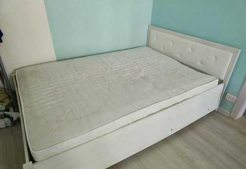 Кровать двухспальная с матрасом бу бесплатно