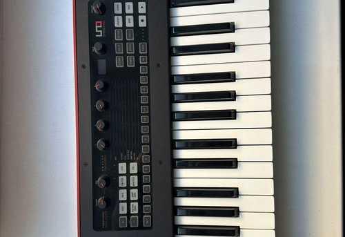 IK Multimedia UNO Synth Pro