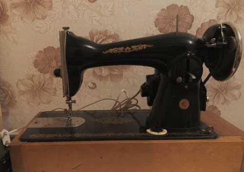 Швейная машинка с электроприводом СССР