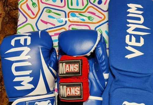 Боксерские перчатки и поножи Venum + бинты mans
