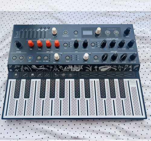 Синтезатор arturia microfreak