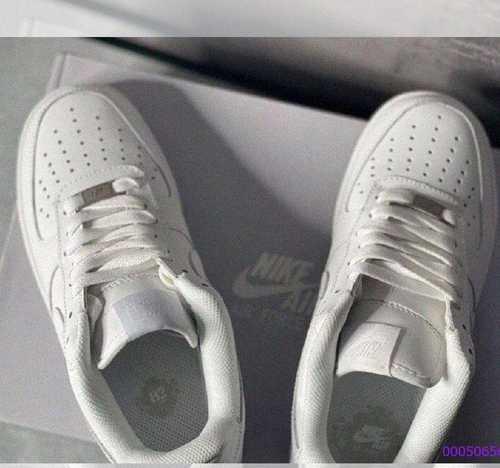 Кроссовки Nike Air Force 1 коробка Poizon