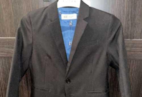Пиджак черный на мальчика 4-5 лет