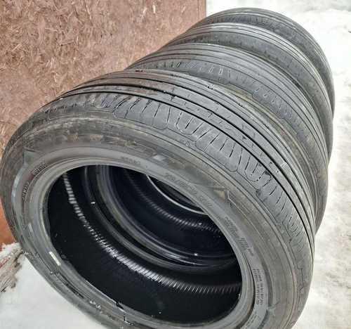Nitto NT830 215/55 R17