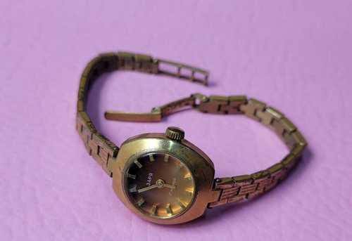 Часы с браслетом наручные женские Заря