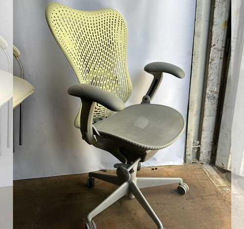 Компьютерное кресло herman miller mira