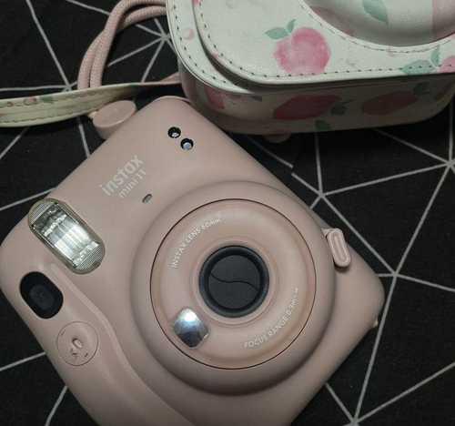 Фотоаппарат с моментальной печатью instax mini 11