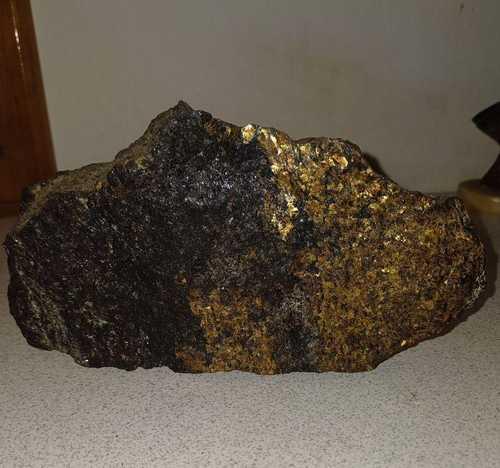 Метеорит, золоистый камень)