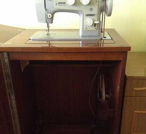 Швейная машинка подольская 142М-22-1