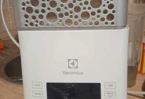 Увлажнитель воздуха Electrolux EHU-3715D, белый