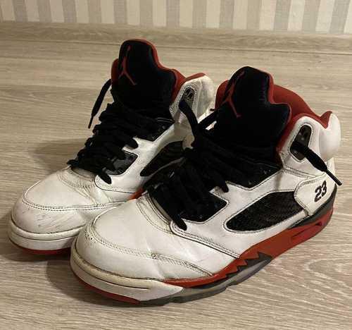 Nike Air Jordan 5 retro "Fire Red"