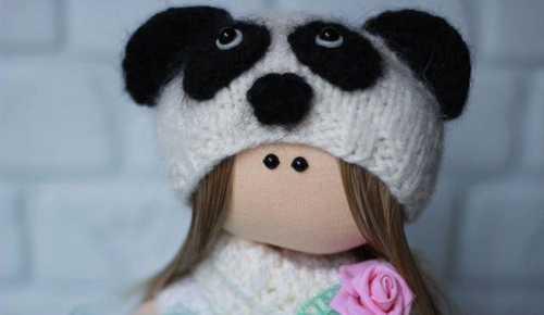 Интерьерная текстильная кукла в шапочке «Панда»