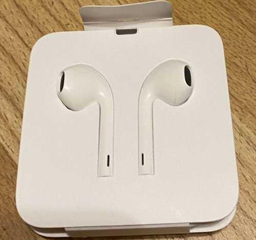 Наушники apple earpods с разъемом lightning