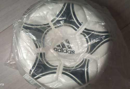 Футбольный мяч Adidas tango
