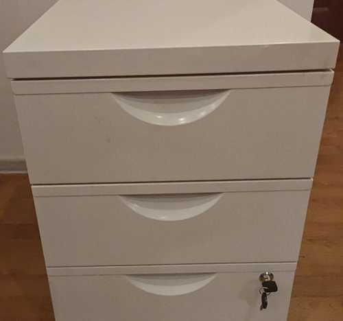 Металлическая тумбочка IKEA
