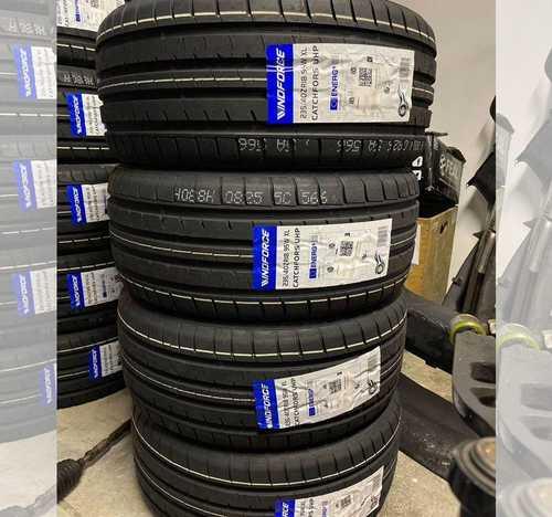 Windforce Catchfors UHP 235/40 R18 95W