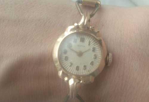 Золотые часы Заря СССР с браслетом женские