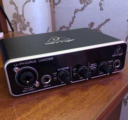 Внешняя звуковая карта Behringer u-phoria UMC-22