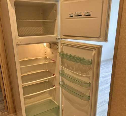 Холодильник General Frost