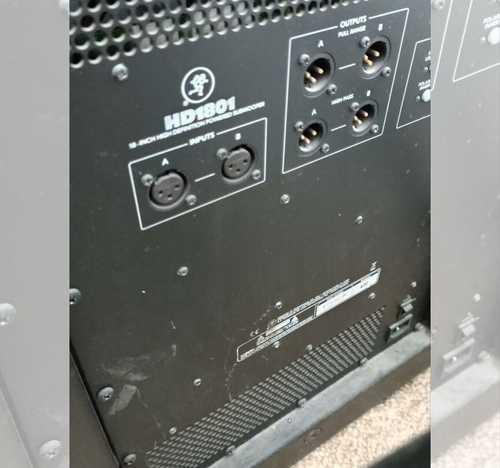 Активный сабвуфер Mackie HD1801