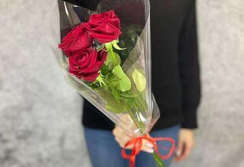 Букет цветов, заказать 3 розы в упаковке, доставка