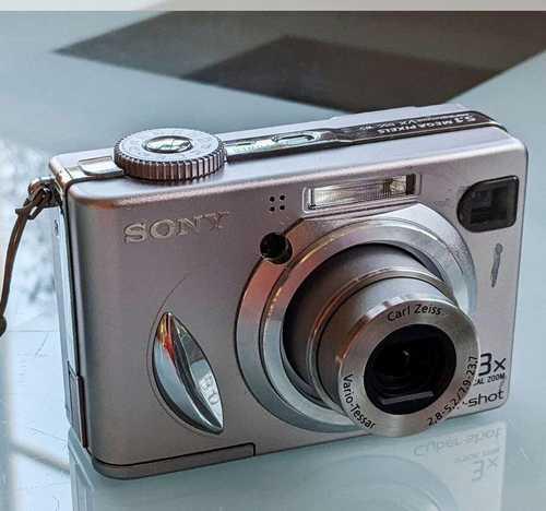 Компактный фотоаппарат Sony DSC-W5