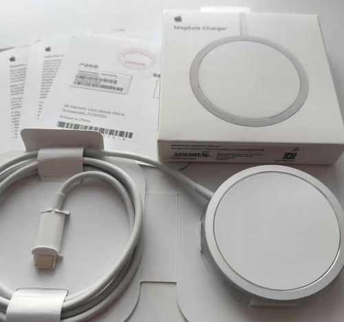 Беспроводная зарядка Apple MagSafe 15W(подарок)