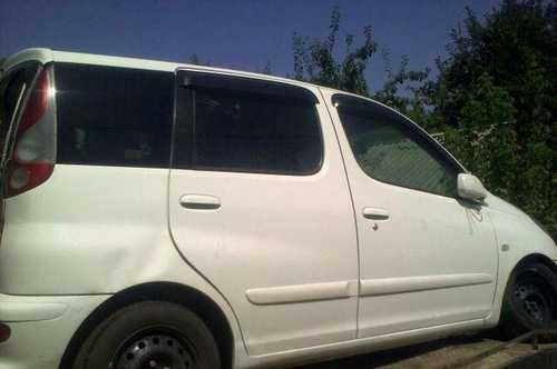Правые двери Toyota FunCargo 2004 г с разбора
