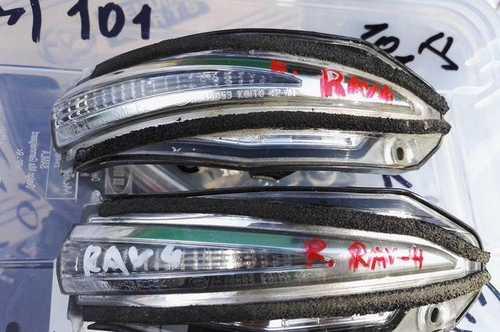 Правый поворотник Toyota RAV 4 40, Harrier 3, RAV4
