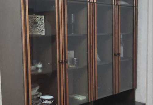 Шкаф витрина для посуды и книг