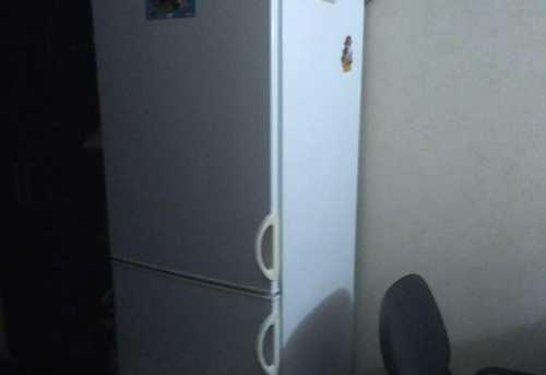 Продаю двухкамерный холодильник