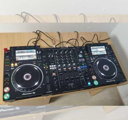 Pioneer CDJ-2000NXS2   DJM-900NXS2