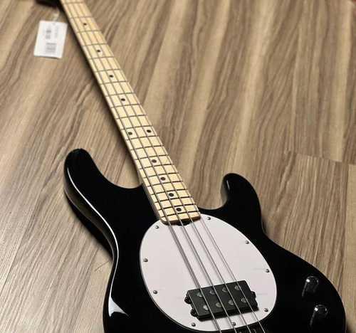 Бас гитара Sterling by Music Man StingRay RAY2 Bla