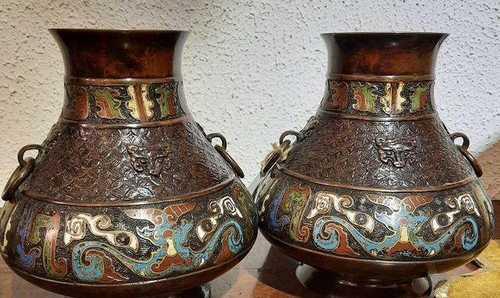 Пара старинных бронзовых китайских ваз