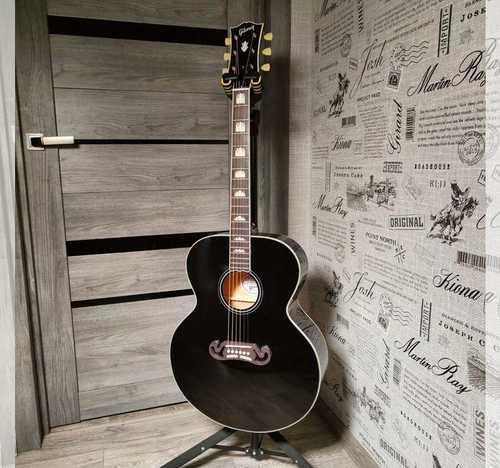 Гитара Gibson SJ200 массив/solid