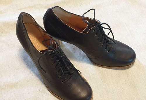 Новые ботинки Timberland кожаные на каблуке р-р 41