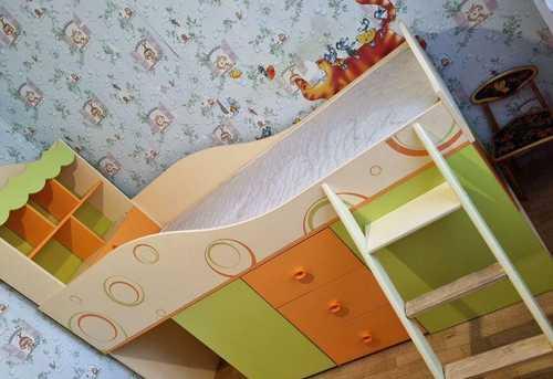 Детская кровать и столы