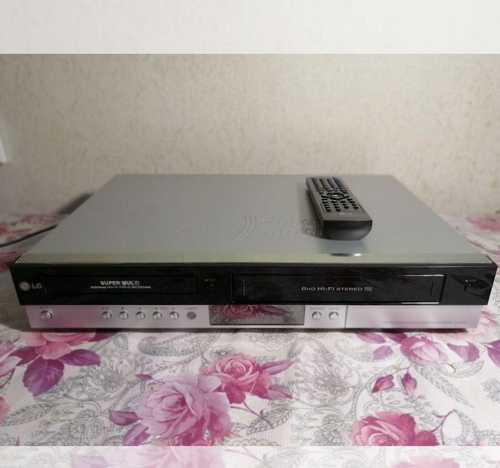 Комбо DVD-рекордер VHS-видеомагнитофон LG DVR 688X