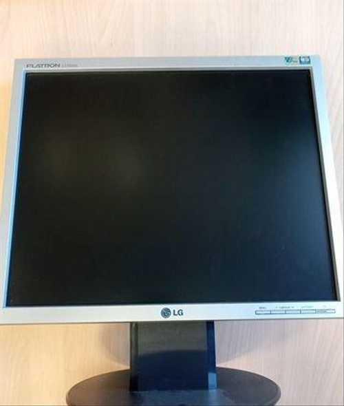 Монитор LG L1750QS светлый