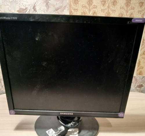 Монитор Samsung
