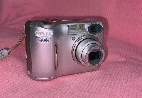 Винтажный y2k фотоаппарат