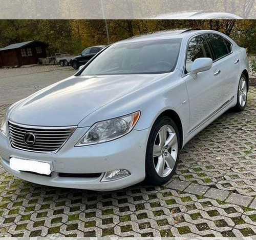 В разборе lexus LS460