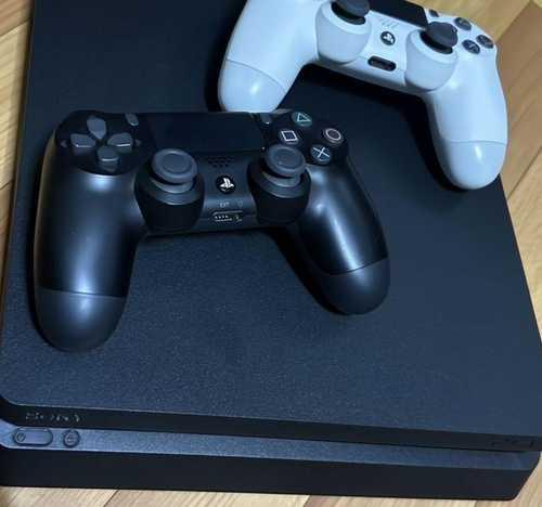 Sony PlayStation 4 Slim, 1000 ГБ, 2 геймпада