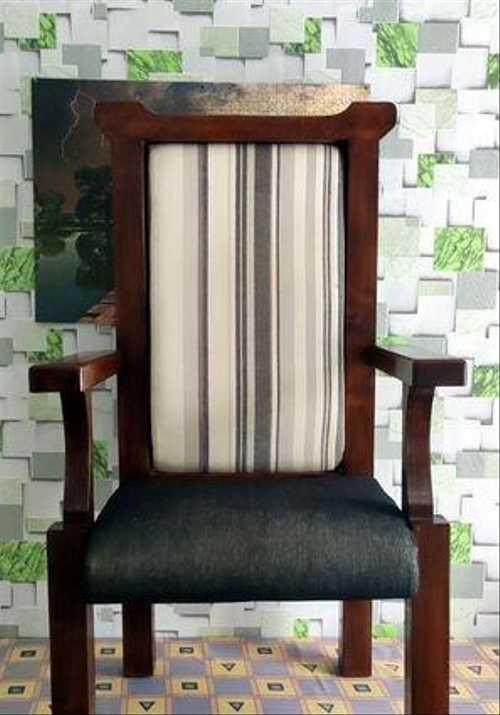 Отреставрированные стулья-кресла из массива бука