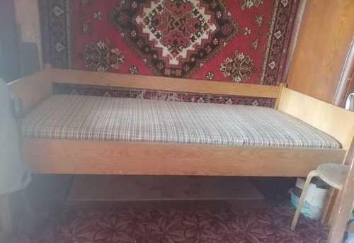 Кровать деревянная односпальная бу