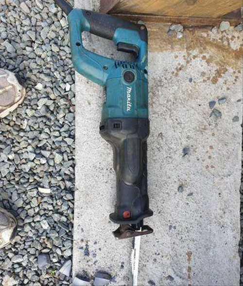 Сабельная пила Makita JR3050T