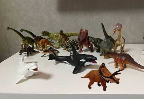 Фигурки динозавров и водоплавающих