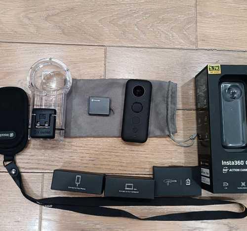 Insta360 One X c аквабоксом