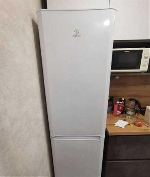 Холодильник бу indesit BIA201