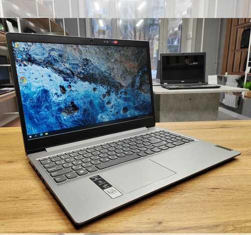 Lenovo ideapad 3 8GB 15.6 FullHD